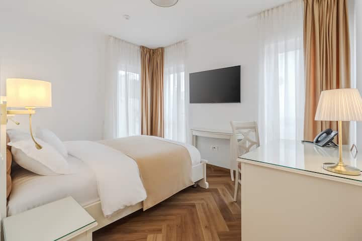Casa Doseanu - Camera Dubla Mare - Oradea