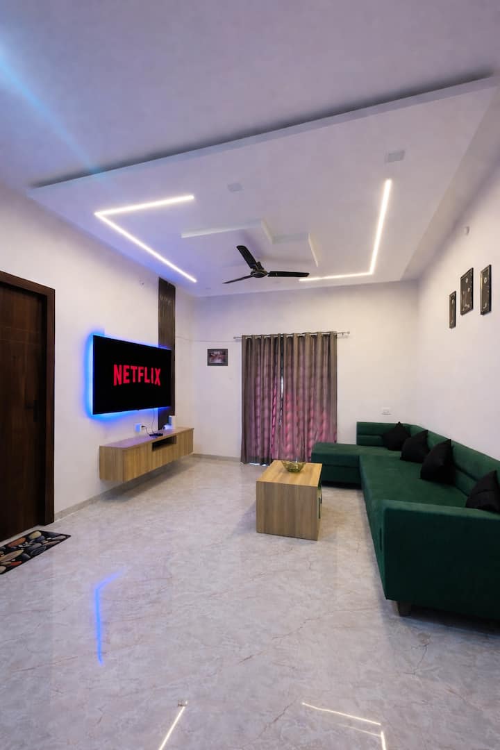 Metro Heaven /1 Bhk Luxury With Balcony - Indore