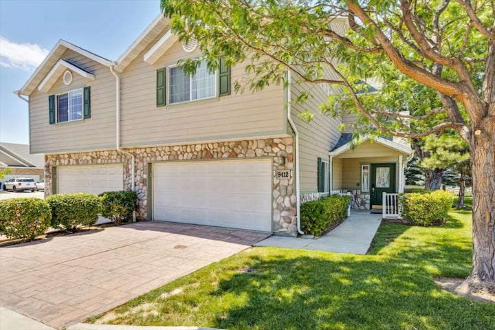 Family Haven | Parking | Friendly Pet| Near Sights - Sandy, UT