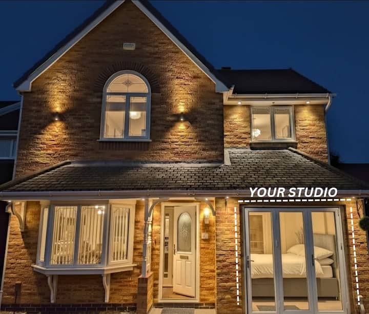 Modernised Luxury Self-contained Studio - Preston