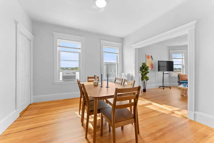 Coastal Living Near City And Airport With Parking - Winthrop, MA