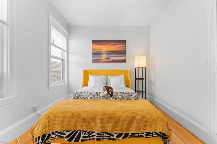 Chic Spacious Living Near Ocean And City /Parking - Winthrop, MA