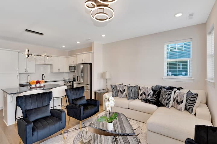 Chattanooga Modern Retreat, Luxury, Prime Location - Chattanooga, TN