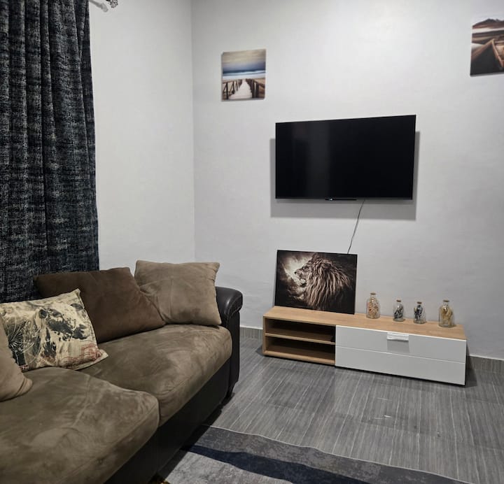 Modern & Cozy Apartment With Laundry & Kitchen - Ghana