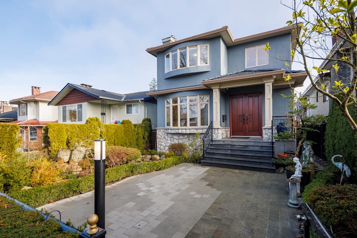 Luxe 4br Designer Retreat With Fireplace - Vancouver