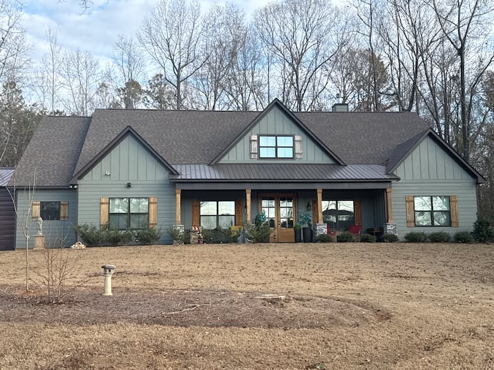 The Farm Style House On The Ridges Of Lake Harding - Lake Harding