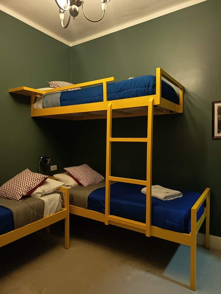 Habitación Triple Con Cucheta En Mendoza - Mendoza