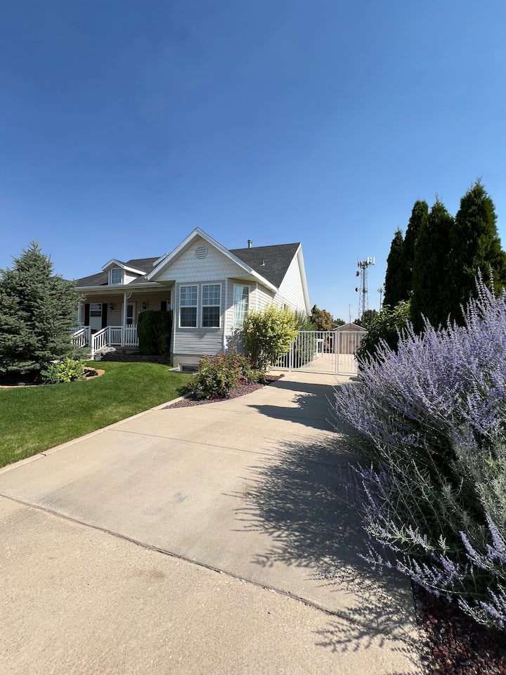 Cedar Comfort Awaits You! Gateway To Red Rocks! - Cedar City, UT