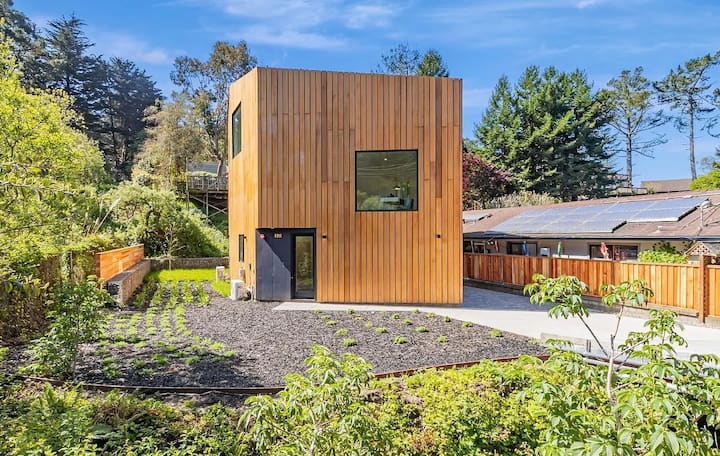 The Cedar House - Moss Beach, CA