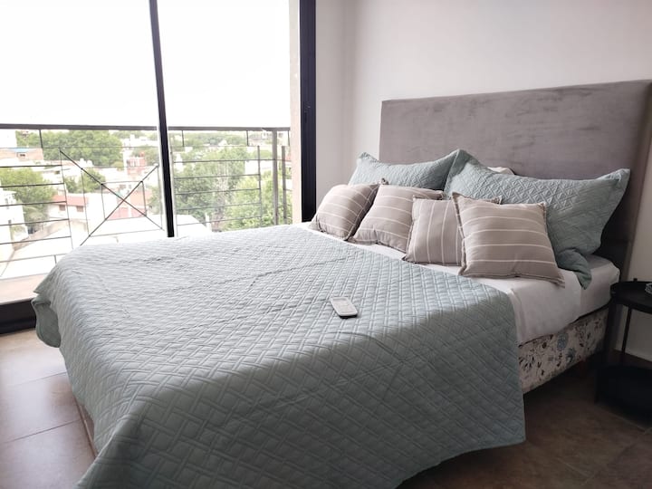 Bonito Monoambiente Amoblado Con Balcón - San Justo, BA, Argentina