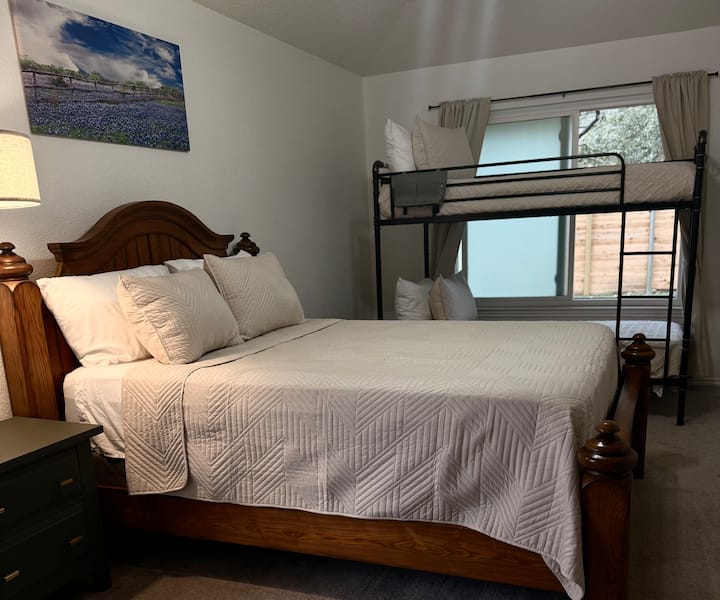 Private Suite In Home With Private Side Entrance - Cedar Park, TX