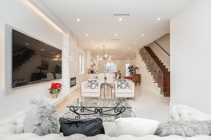 3 Bed Modern Duplex. Minutes To Downtown. - Vancouver