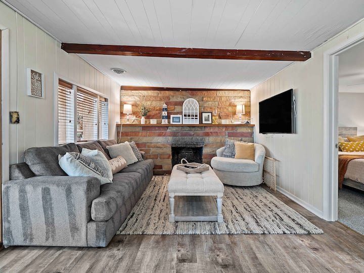Woodland Home With Workspace And Tv - Atwood Lake, OH