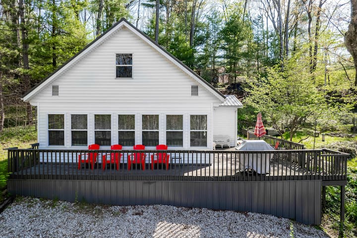 Woodland Retreat | Fire Pit | Deck | Near Lake - Atwood Lake, OH