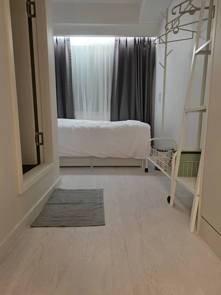 #08 Golden | 신촌·홍대 인접 · 미니호텔형 1인 짐보관  #Clean #Cozy - 首爾