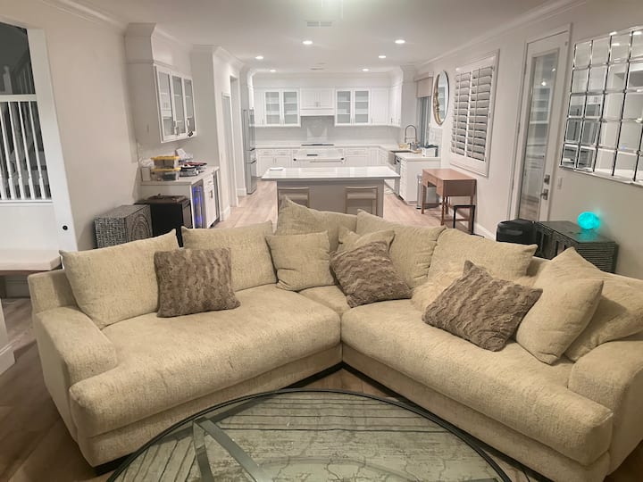 Large Home W/ Pool & Hot Tub Close To Wineries - Temecula, CA