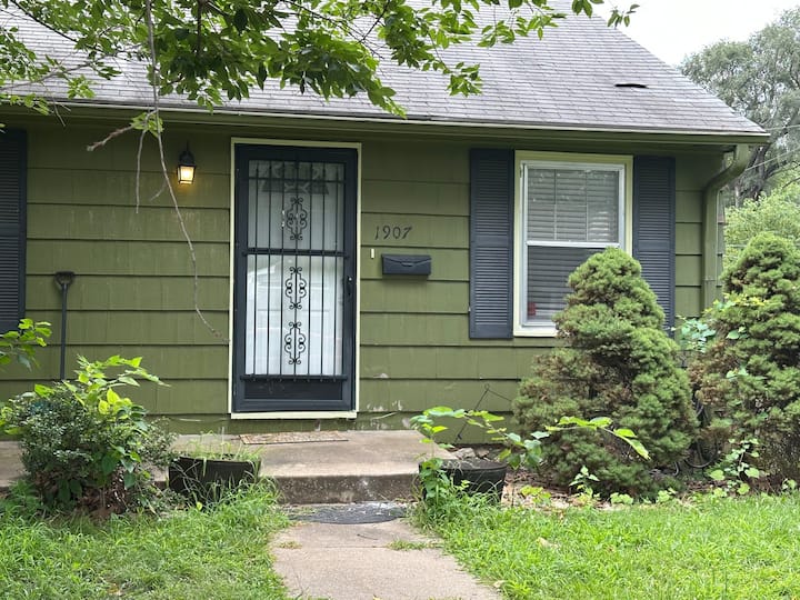 Private Home In The Heart Of It All - Kansas City