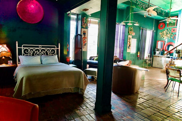 Downtown Bnb, Walk To Coffee, Dinner, And Sunsets - Biloxi, MS