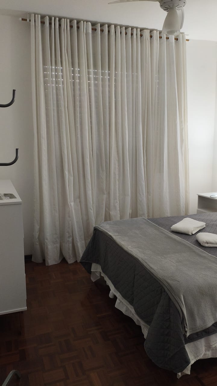 Apto/ Gararem, 2 Quartos Próximo Hosp Conceição - Porto Alegre