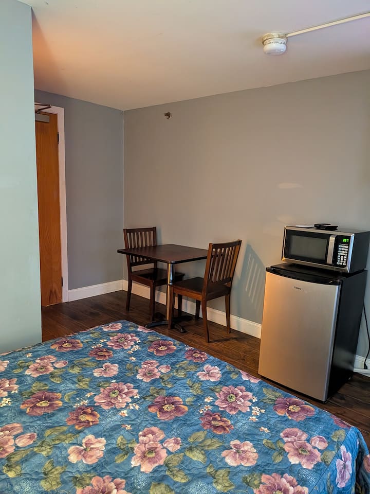 Cozy & Convenient Richford, Vt (Room #15) - 薩頓