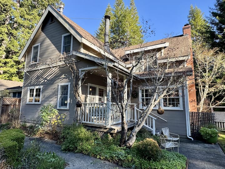 The Farmhouse - Mendocino - Mendocino, CA