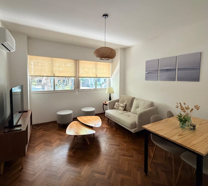Práctico Apartamento En Pocitos - Montevideo