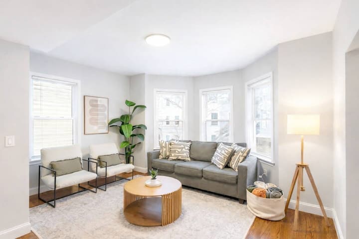 Spacious South Boston 5bd/2ba W/private Sky Deck - Boston, MA