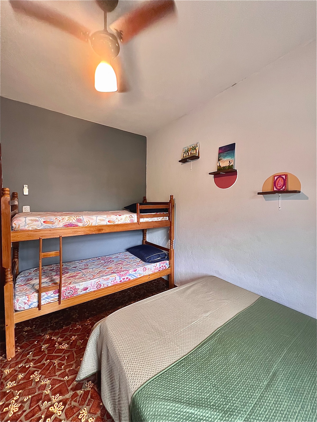 Camera privata a 250 m dal lungomare di Itaguá - case in affitto a ...