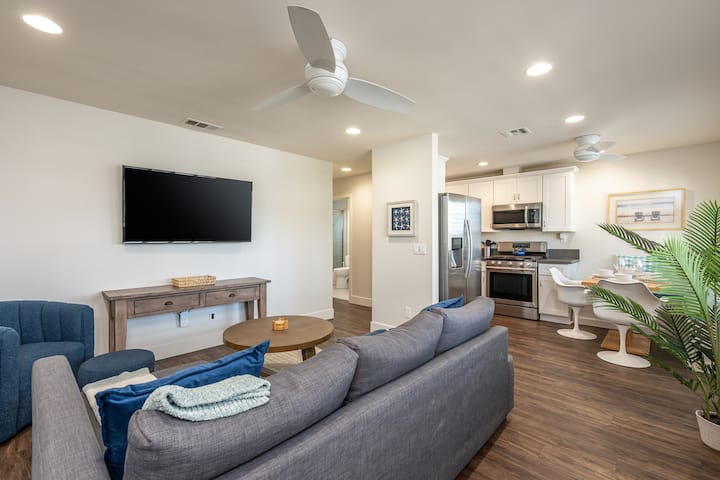 Steps To The Shore – Top Floor 1br (Unit 5) - Oceanside, CA