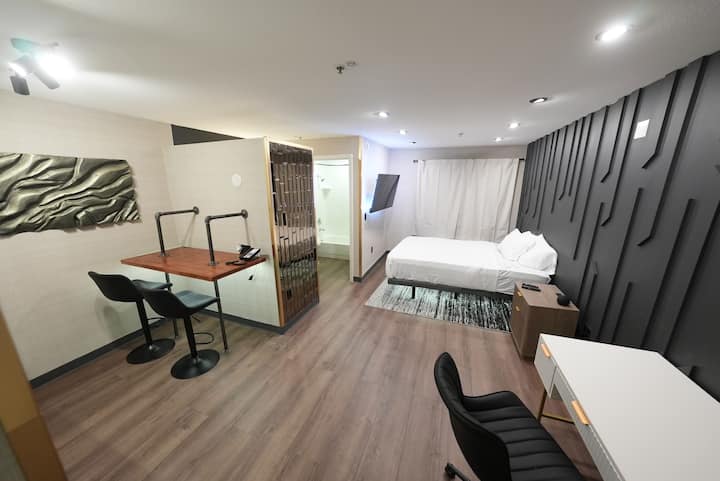 Luxury Studio Suite With Massage Queen Bed - Las Vegas Strip, NV