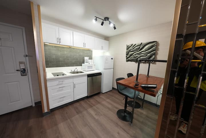 Luxury Studio Suite With Massage Queen Bed - Las Vegas