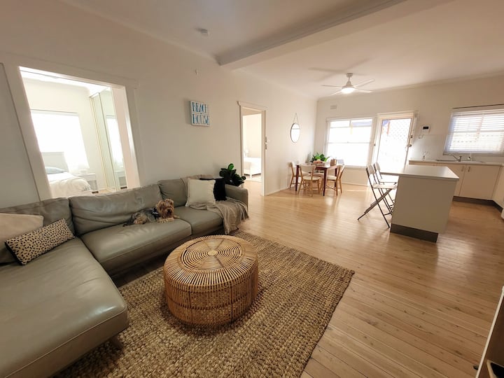 Ground Floor Esplanade Oceanfront Apartment - Cronulla
