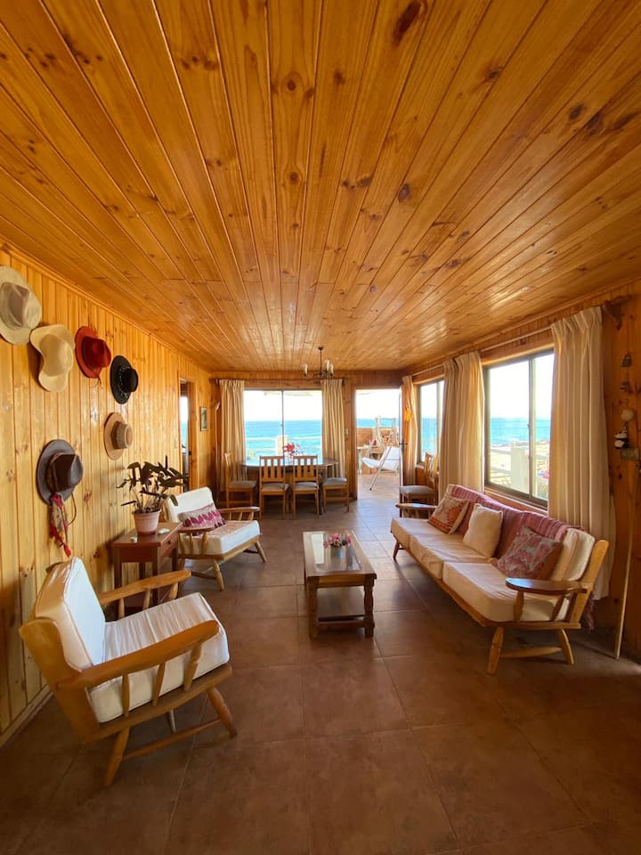 Casa Frente Al Mar A Pasos Del Centro De Pelluhue - Pelluhue