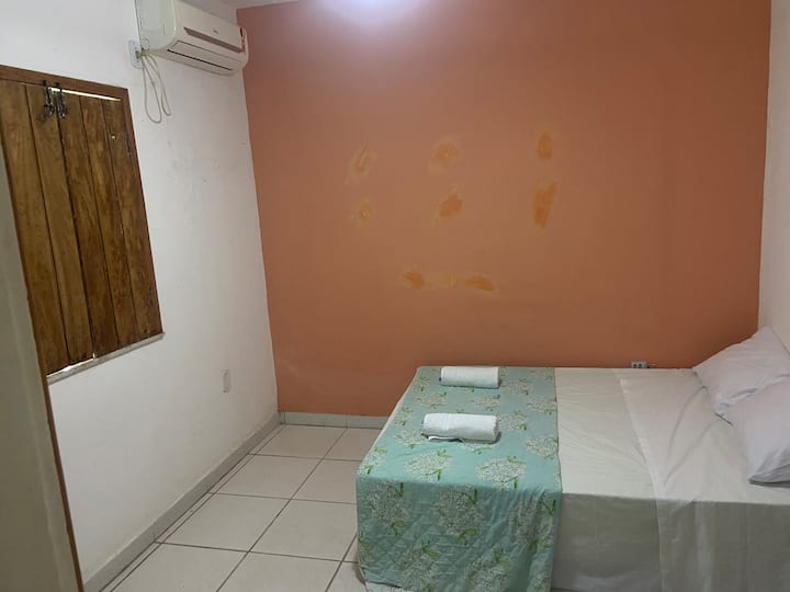 Apartamento Simples Para Casal Com Ar-condicionado - Porto Seguro