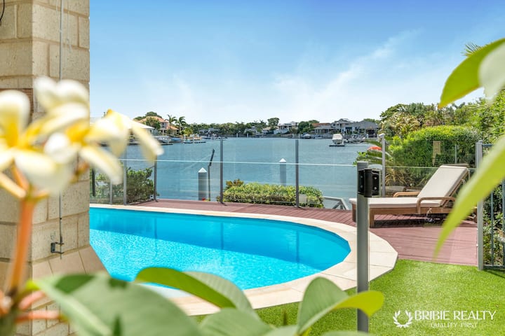 The Blue Water Stay - Sandstone Point