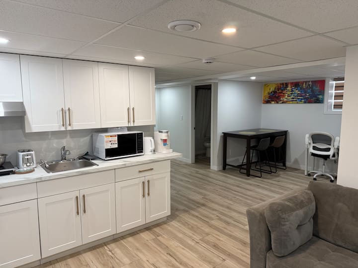 Guest Suite In Devonshire Park, Transcona-basement - Winnipeg Folk Festival