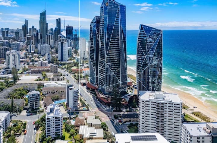 Seaside Getaway Large Private Courtyard - Parking - Surfers Paradise