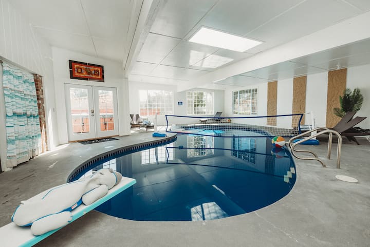 Indoor Heated Pool + Hottub + Golf View + Gameroom - Sequim, WA