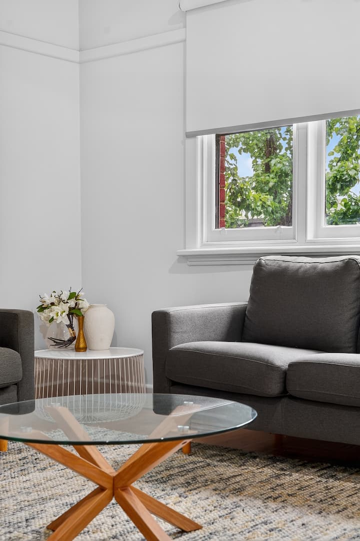 Great For Groups! 4brms, 6 Beds, Games Room. - Bendigo