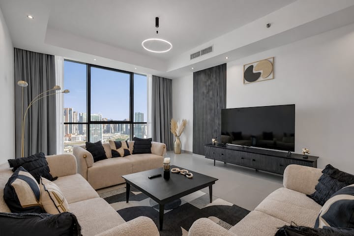 Lux & Spacious | Seafront, Skyline View, Pool, Gym - Sharjah