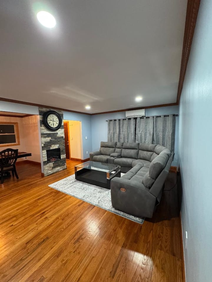 Near Jfk, Beautiful Long Island Neighborhood - Garden City, NY