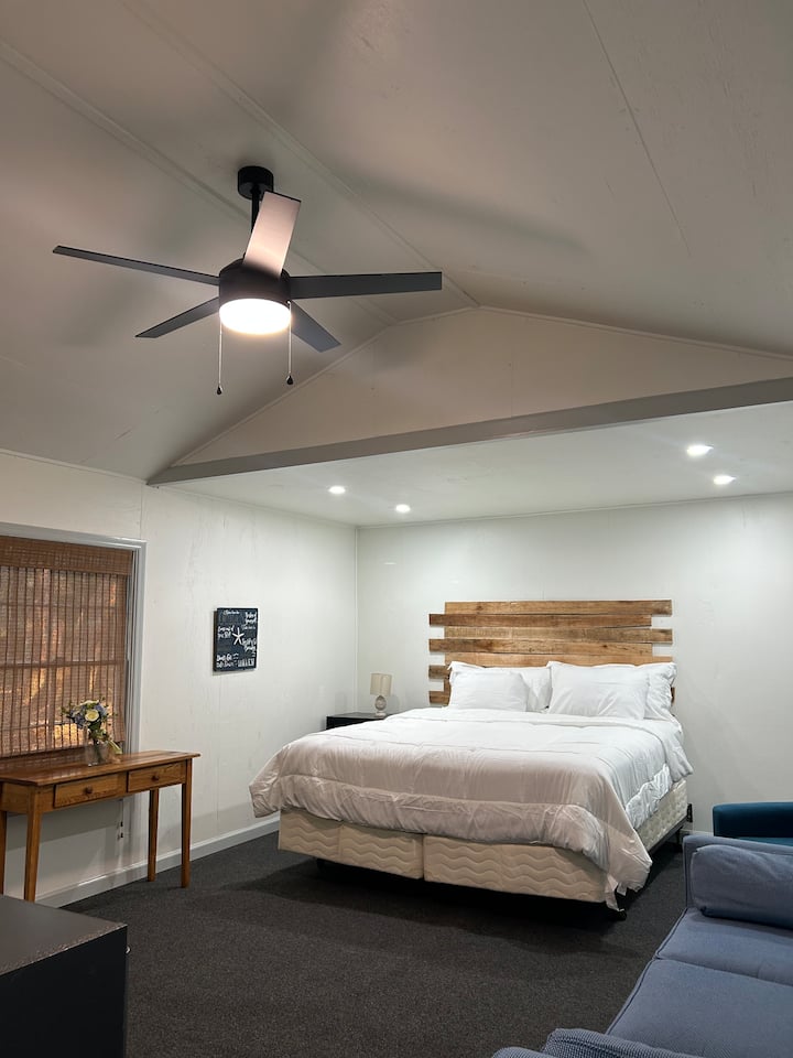 Animal Farm Barn By The Lake - Beaufort, SC