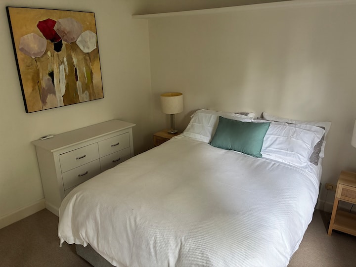 So close to the Tennis & MCG. Handy for GP & City. - Apartments for ...