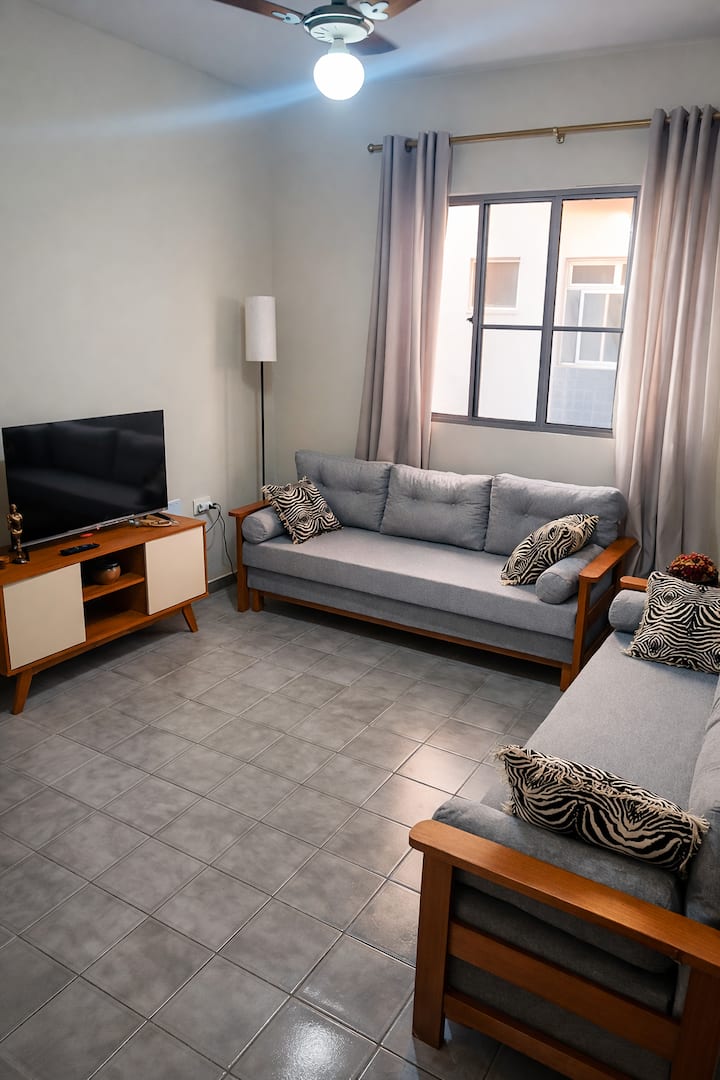 Apto. A Uma Quadra Da Praia Com Piscina E Garagem - Praia Grande