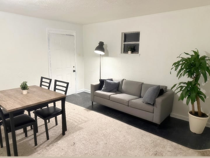 Cozy Gem- Free Parking Near Iah, Dt & Pass - Houston, TX