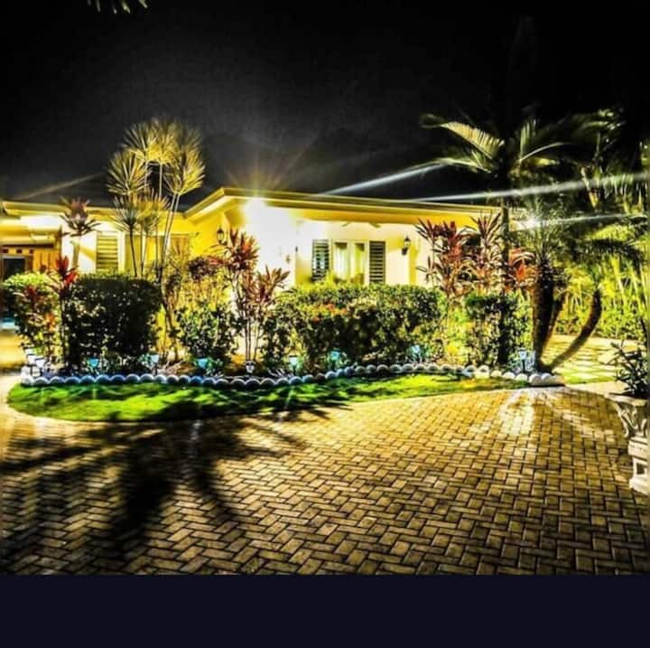 Crown Royal Villas - Luxury 3-bedroom Villa - Jamaica