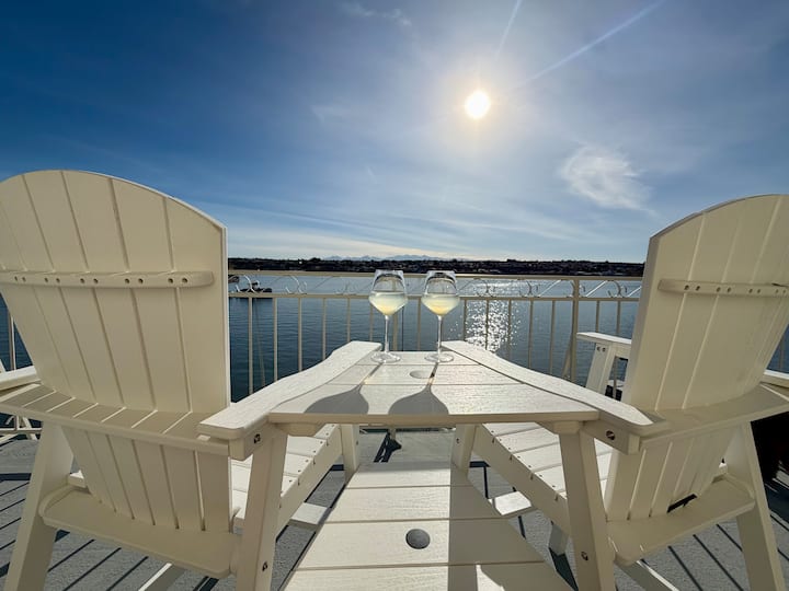 Lakeside Paradise - Hot Tub, Dock, 5bdrm, Firepit - Apple Valley, CA