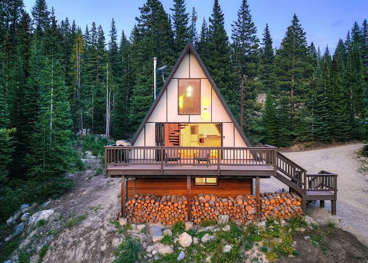 Luxe A-frame, Mtn View/sauna/hottub, 12mi To Breck - United States