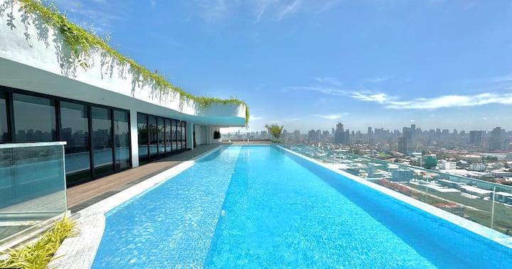 2-bedroom Cozy Apartment W/ Pool & Veranda - Phnom Penh
