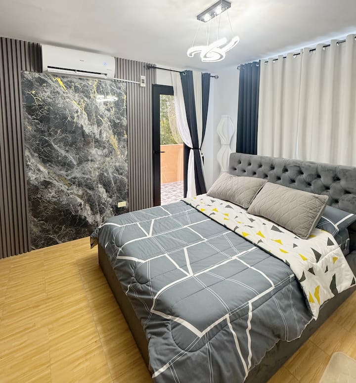 Modern Home With Pool Access. -